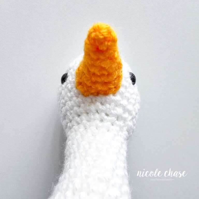 Free Goose Crochet Pattern: Gwen the Silly Goose Amigurumi